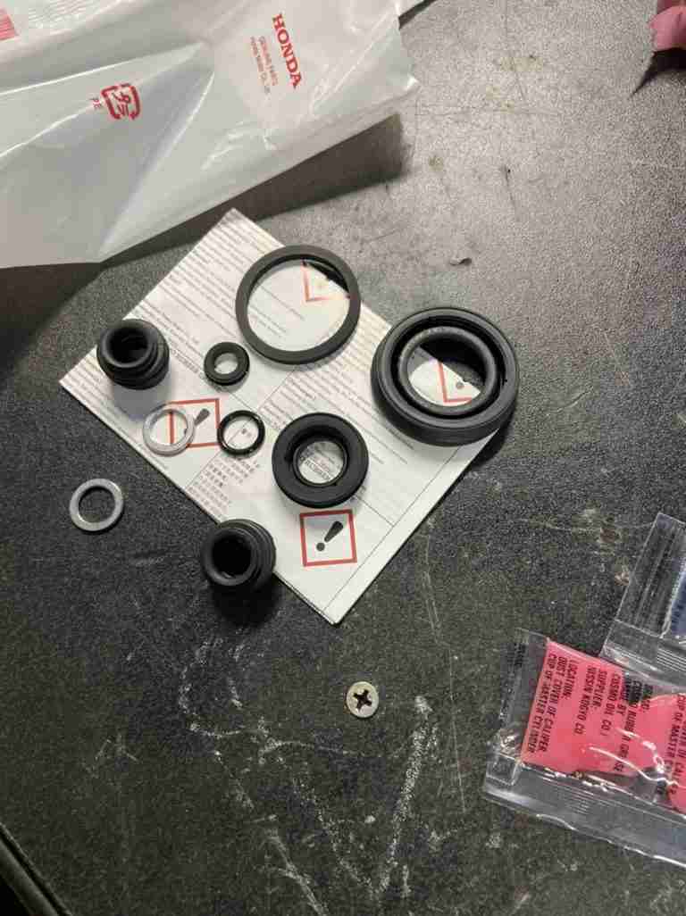 EK4 シビック ブレーキキャリパーオーバーホール | garageFK